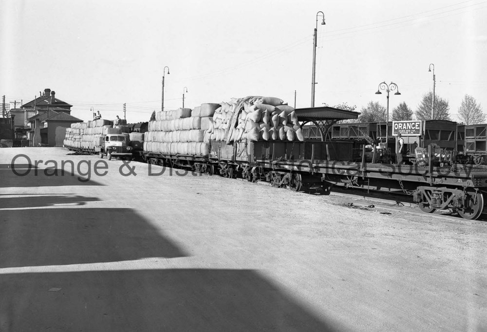 Load of wool at Orange railway station | Central West Libraries